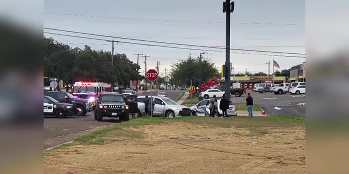 Two injured in central Laredo crash Two injured in central Laredo crash