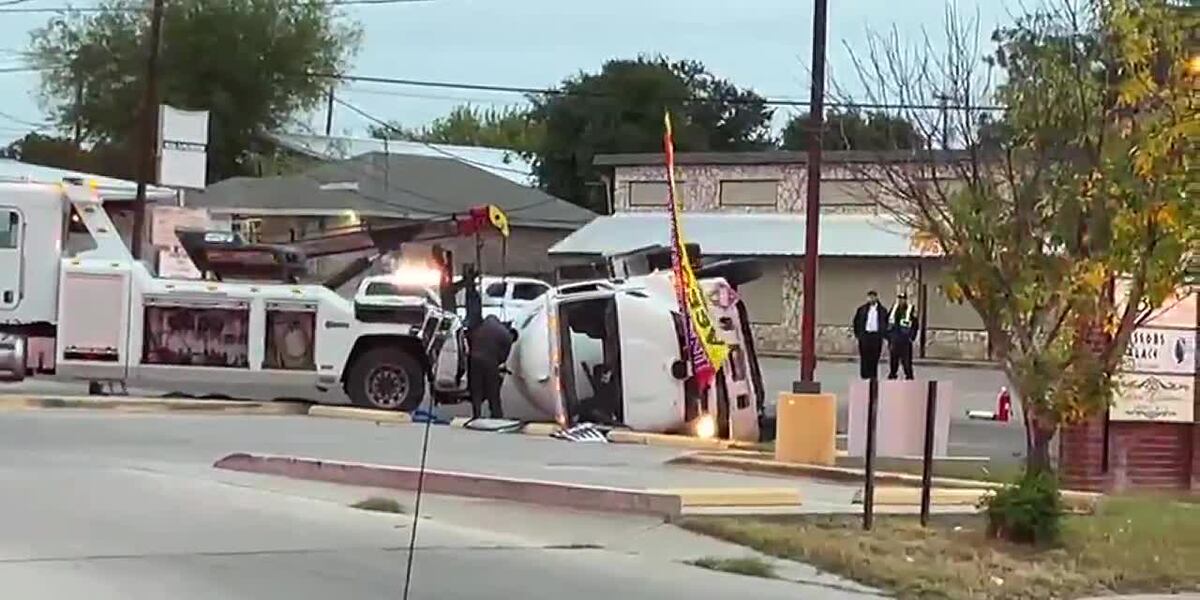 Rollover crash in central Laredo causes street closures Rollover crash in central Laredo causes street closures